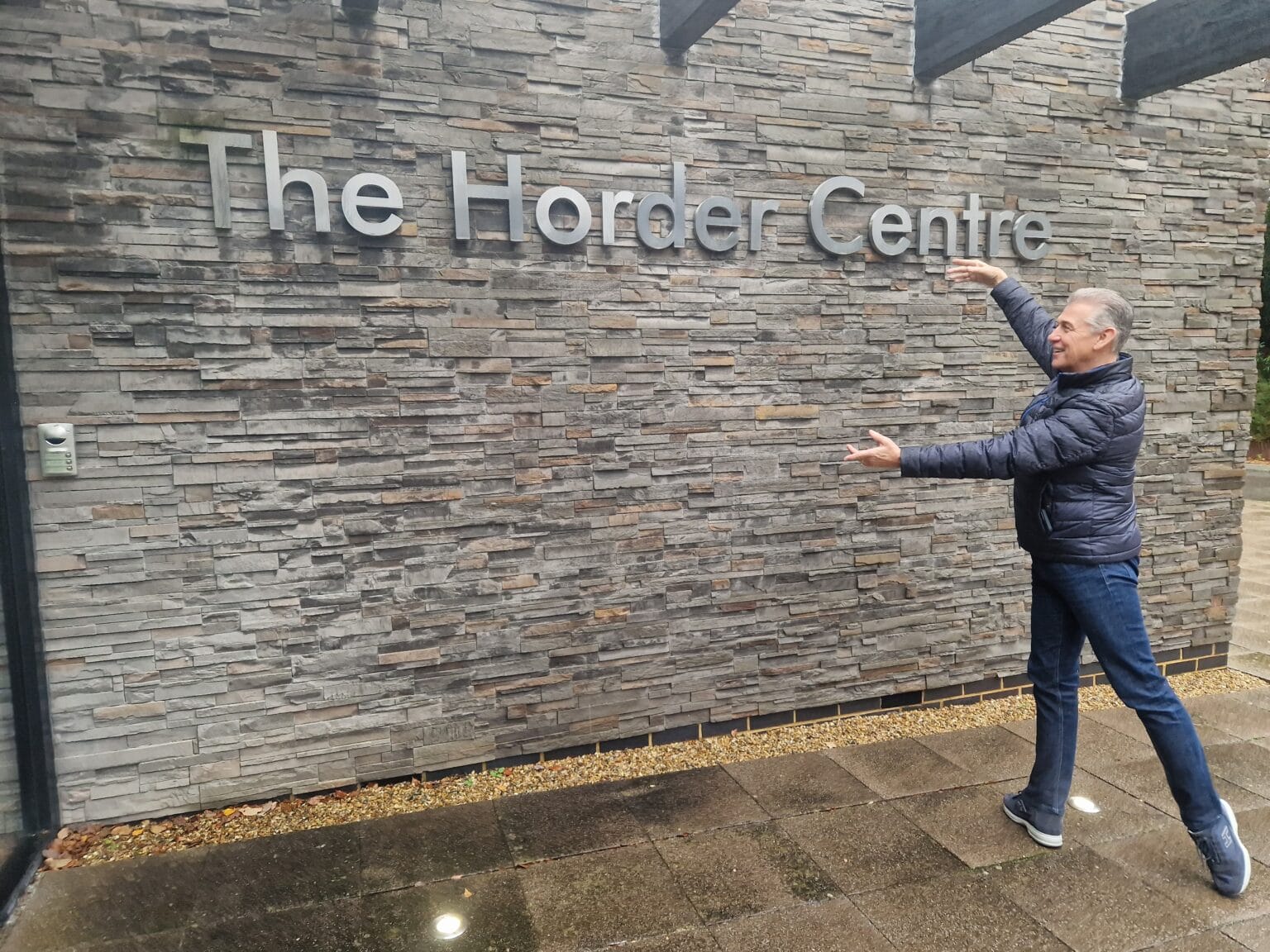 Chris Howes-Burrows | Knee Replacement - The Horder Centre